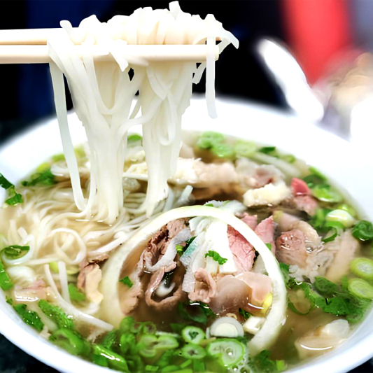 10. Bœuf saignant, flanc bien cuit, boulettes de bœuf, tendons et ...