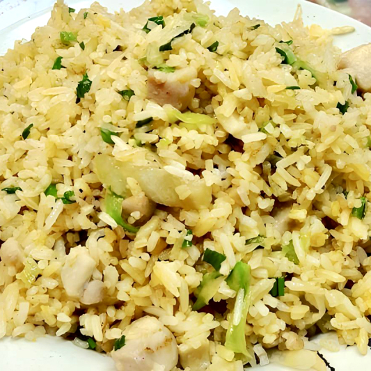92. Riz sauté au poulet et poisson salé / Fried Rice with Chicken and ...